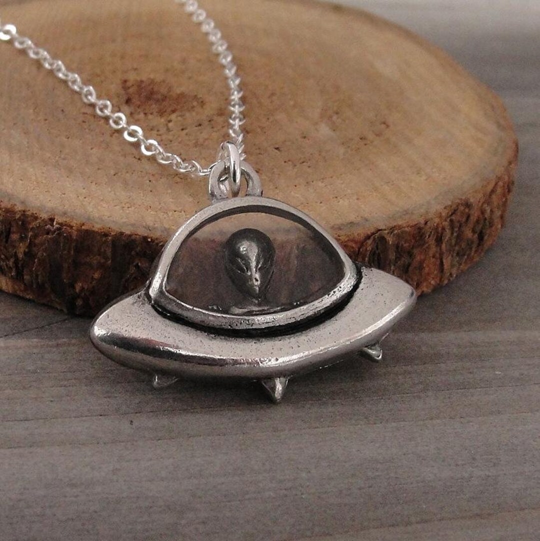 UFO Necklace, Silver Spaceship With Alien Charm Necklace, Alien UFO ...