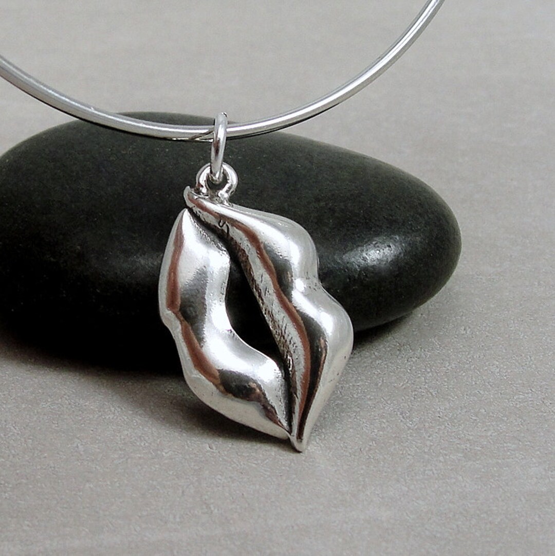 Sterling Silver Lips Charm, Kissing Lips Pendant, Fashion Makeup Charm ...