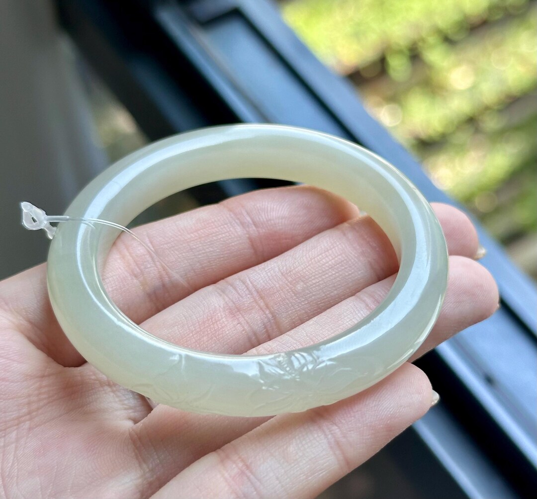 Qing Shui Nephrite Carved Bangle 51.1mm With Certification 6650 晴水雕刻手镯 ...