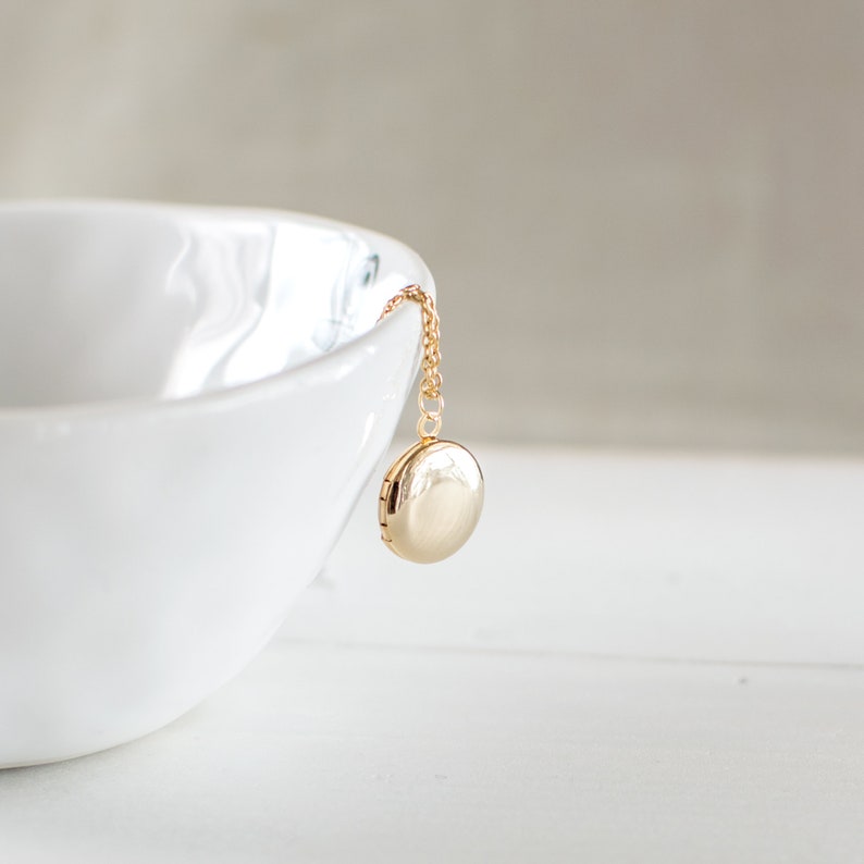 Small Round Locket Necklace Simple Circle Locket Minimalist | Etsy