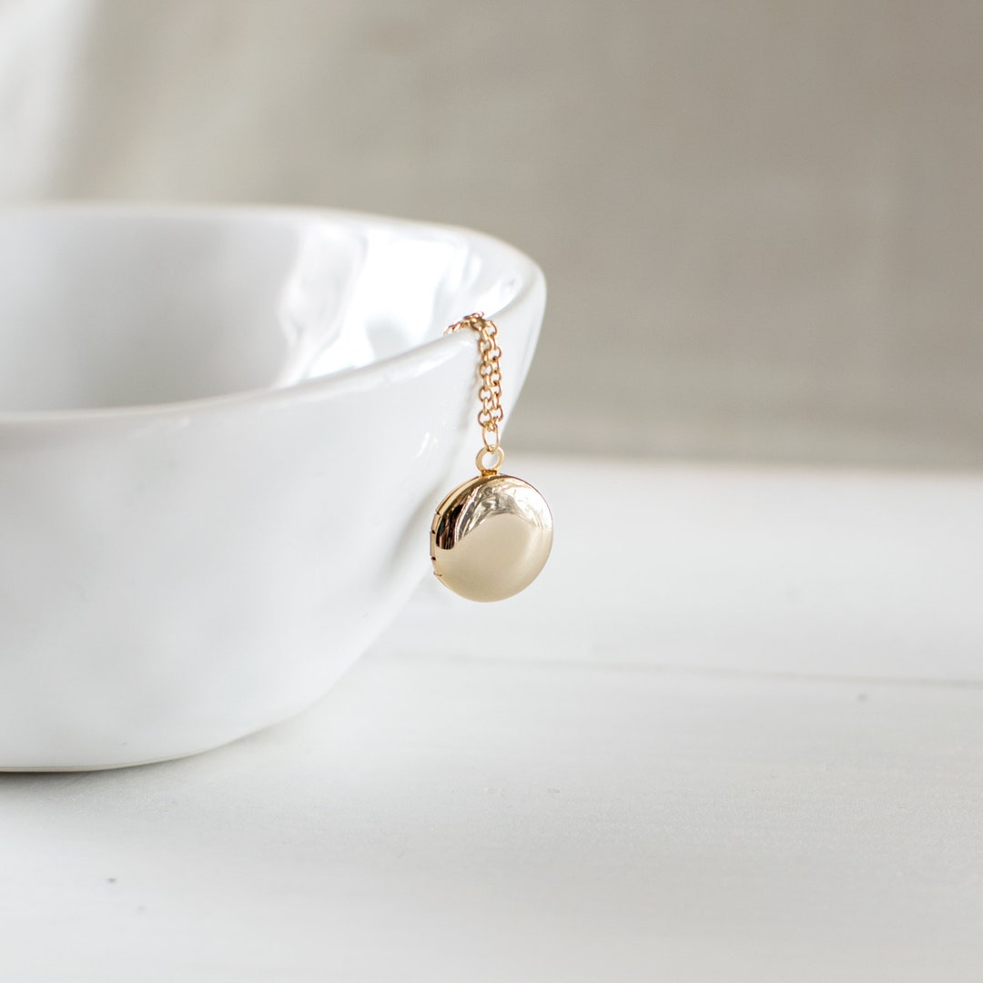 Small Round Locket Necklace, Simple Circle Locket, Minimalist Locket ...