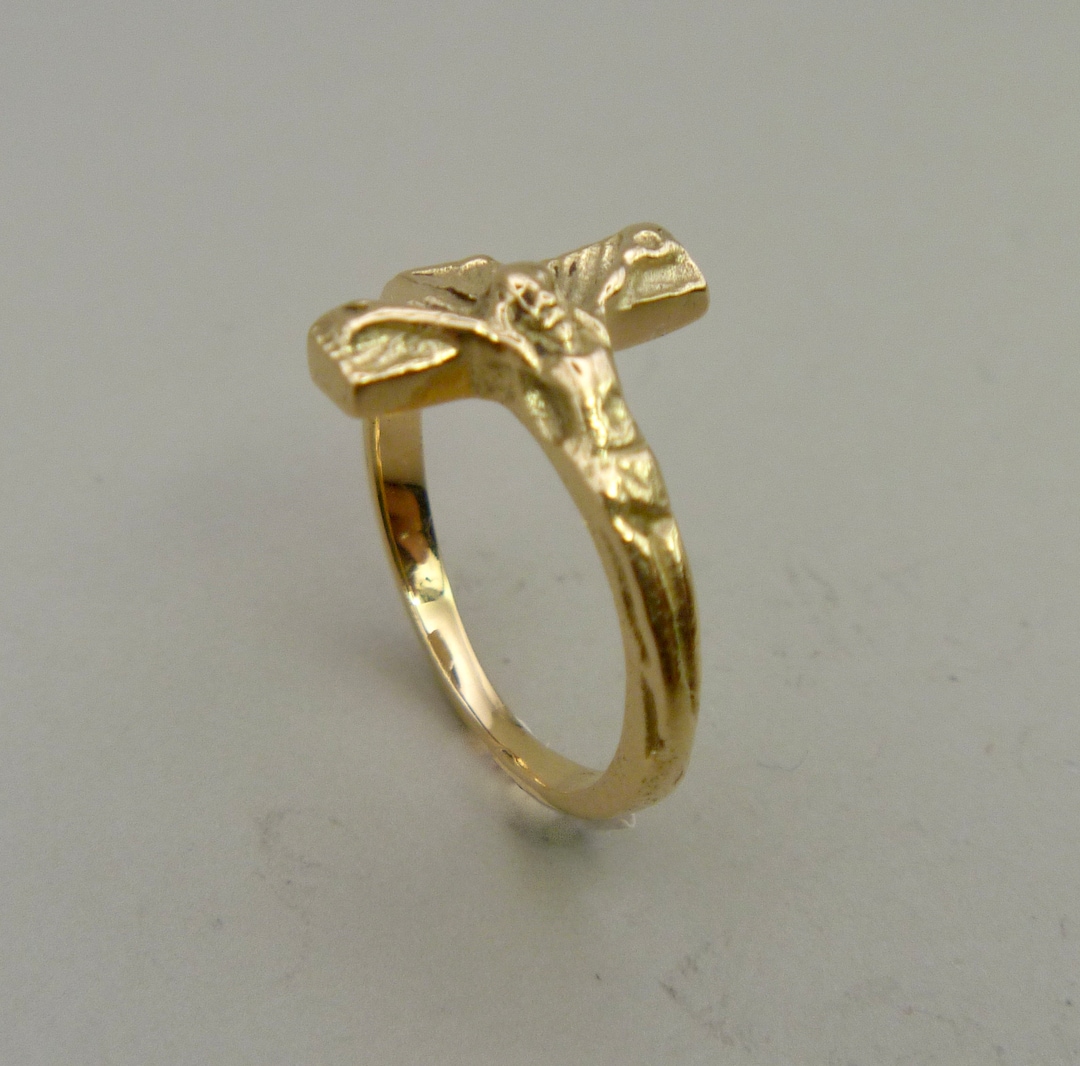 18k Gold Crucifix Ring - Etsy