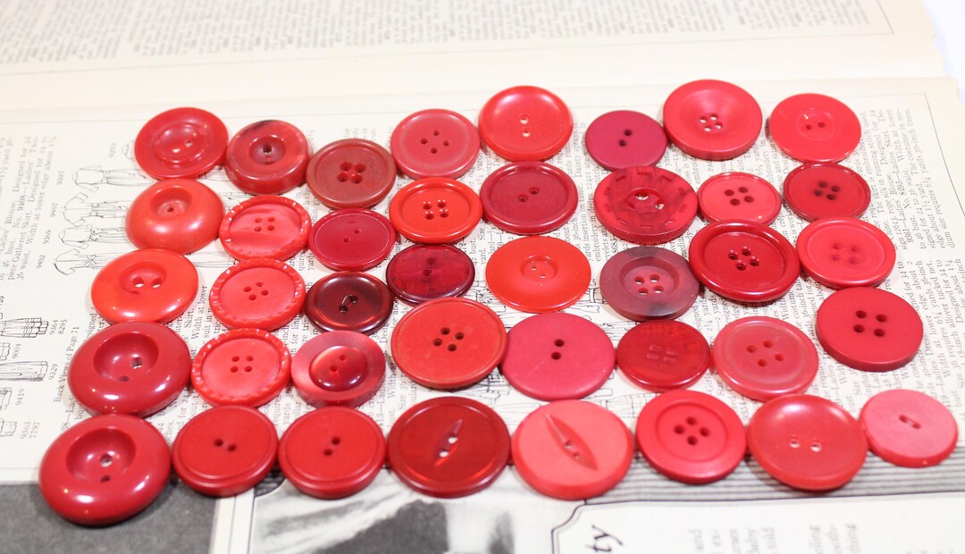 Red Plastic Buttons 40 Larger Red New and Old Crafting Buttons Flat ...