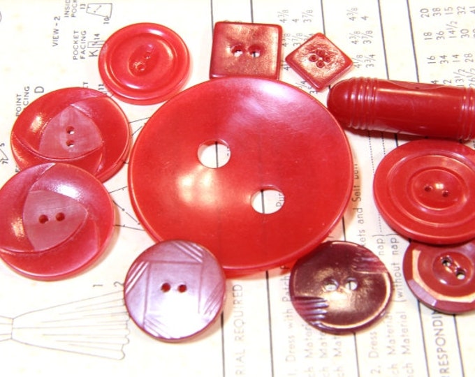 Cherry Red Vintage Bakelite Buttons 1940's Bakelite Eleven (11) Sewing ...