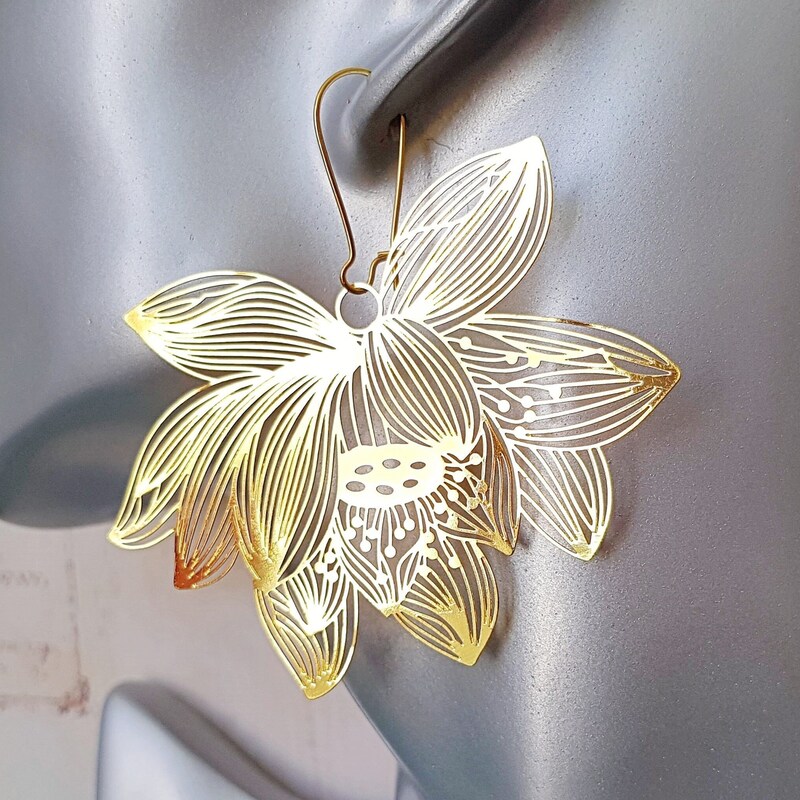 Large Gold Flower Earring - Etsy