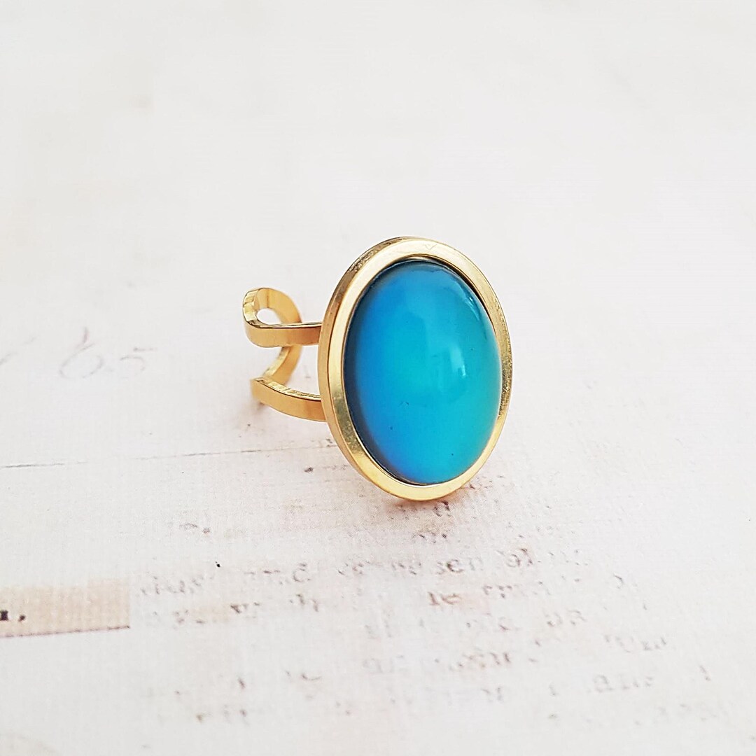 Modern Mood Ring in Gold, Adjustable Colour Changing Mood Stone Ring in ...