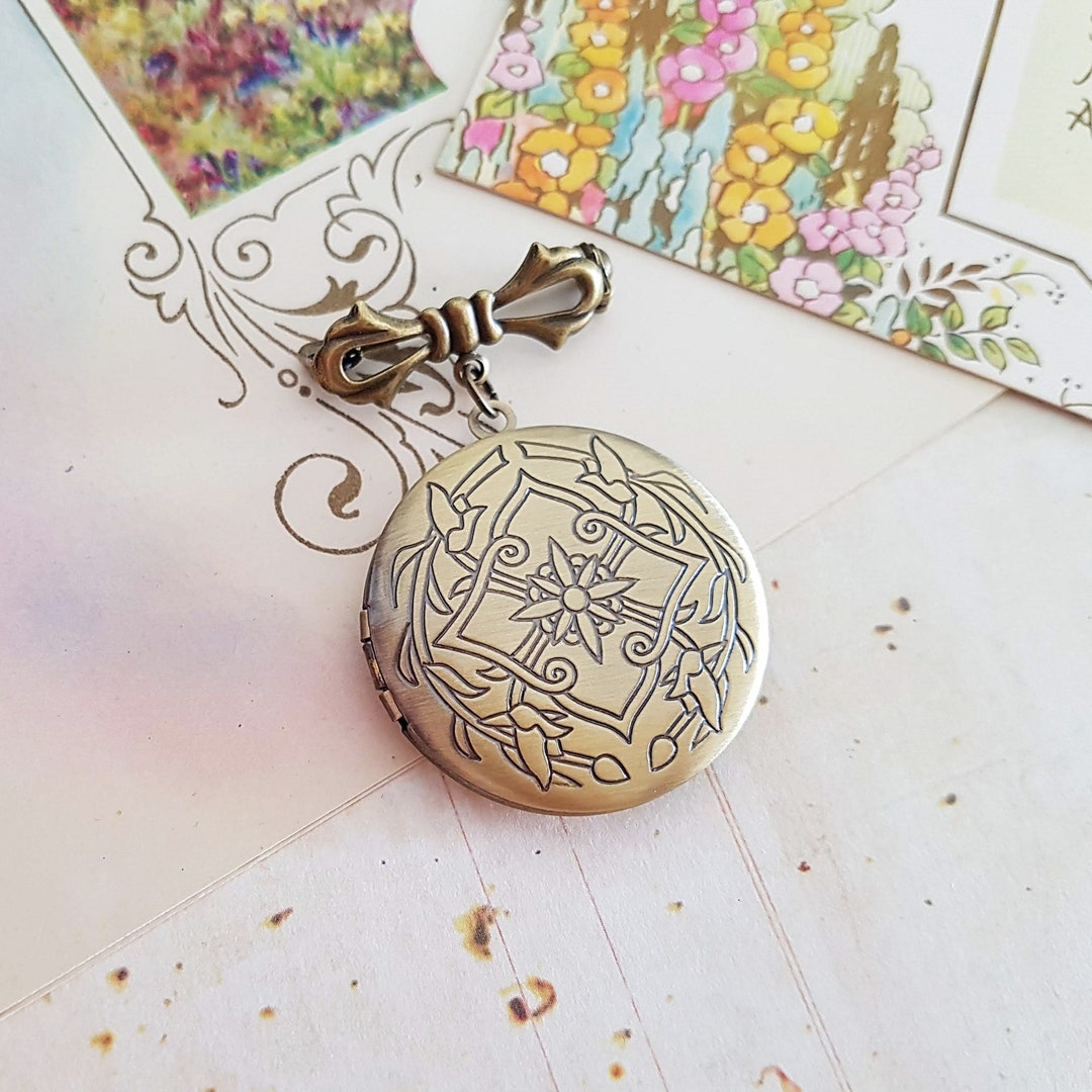 Vintage Bronze Round Locket Pin Brooch Keepsake, Pin for Bouquet ...