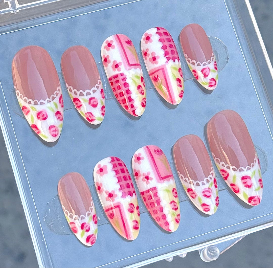 Coquette Girly Spring Rose Flowers With Lace Details and Quilt Pattern ...