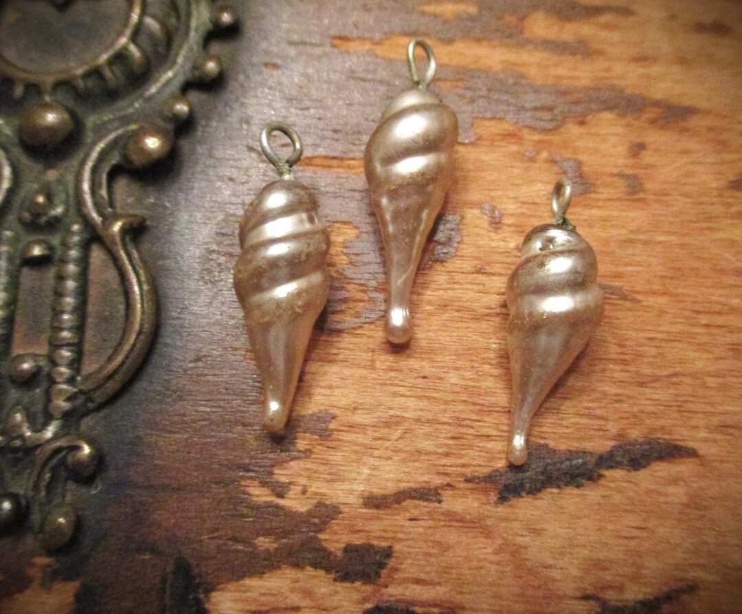 Vintage Pearlescent Twisted Drop Beads. Wire Embedded Set of 3 Vintage ...