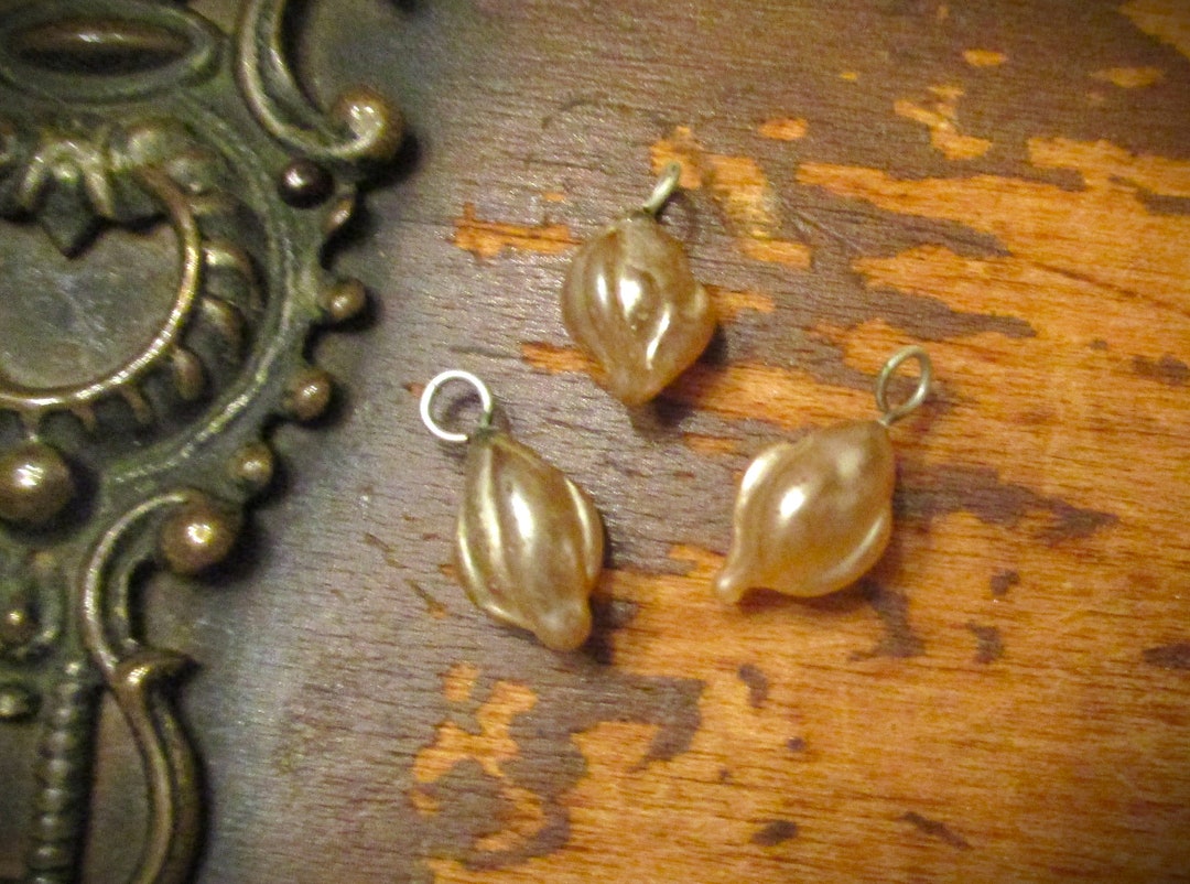 Vintage Pearlescent Flame Twisted Drop Beads. Wire Embedded Set of 3 ...
