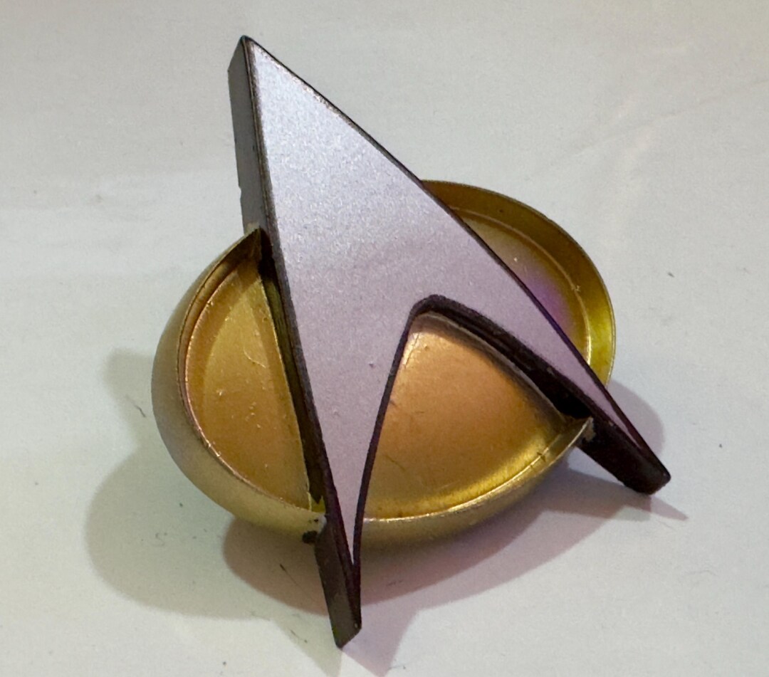 Star Trek TNG Combadge Prop Replica: Hand-painted Resin With Magnet ...