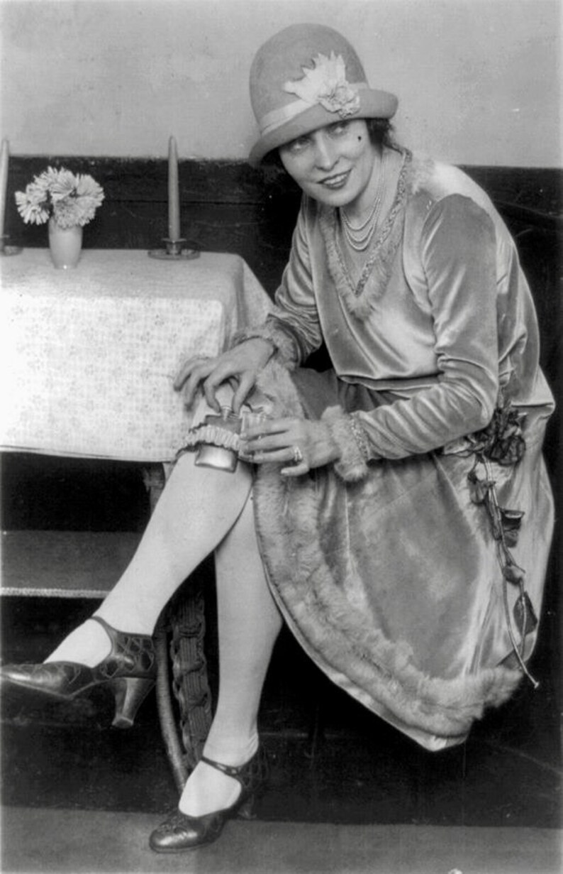 1920s Vintage Stocking Ad 25x18mm Glass Oval Cabochons | Etsy