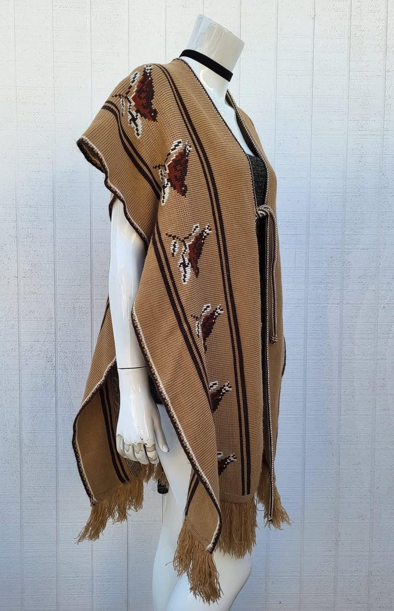 1970s Novelty Print Bird Poncho - Etsy