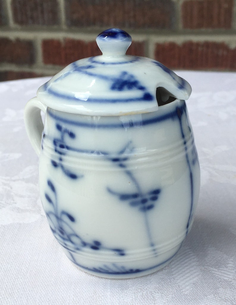 Antique Blue and White Porcelain Lidded Jam Jar, Blue Strawflower Type ...