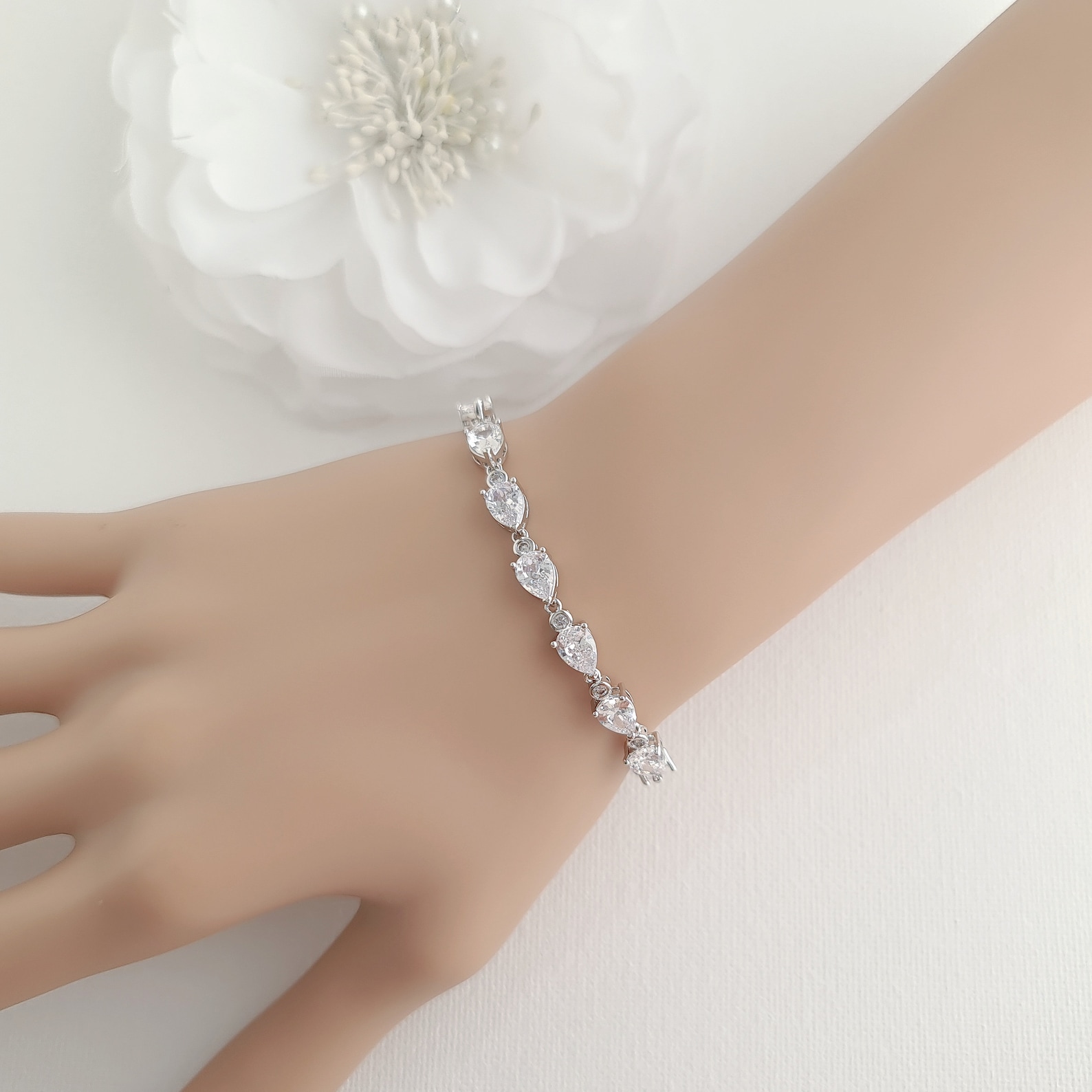 Dainty Gold Wedding Bracelet for Bride, Teardrop Bridal Bracelet, Cubic ...