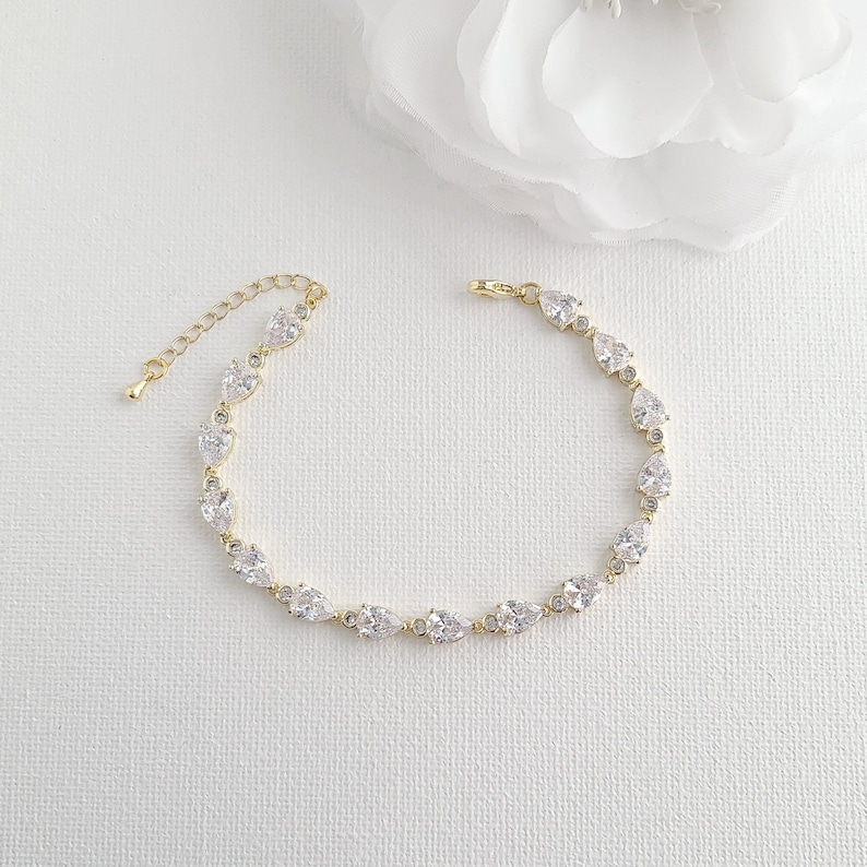Dainty Gold Wedding Bracelet for Bride, Teardrop Bridal Bracelet, Cubic ...