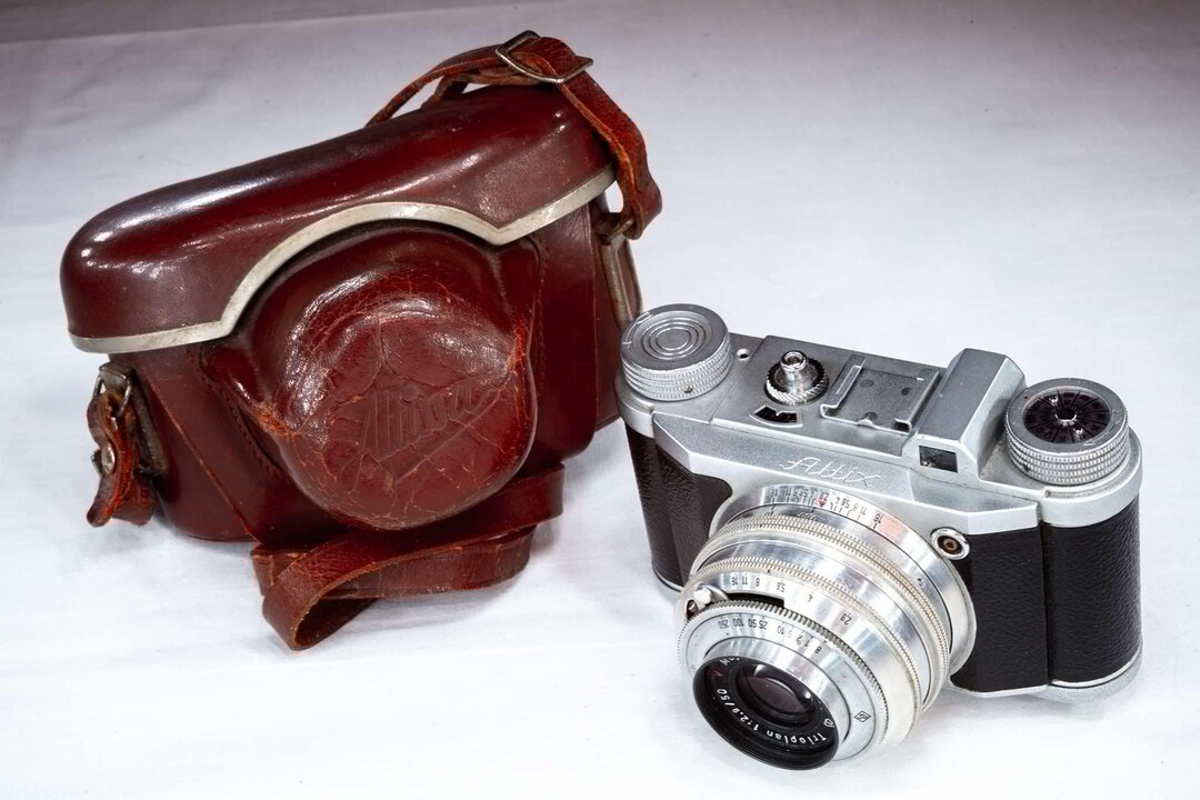 Antique Classic Vintage Altix Viewfinder Film Camera With Leather Case ...
