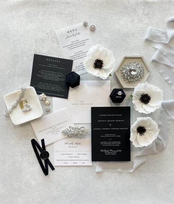 Thick wedding invitations | Beachweddingtips.com