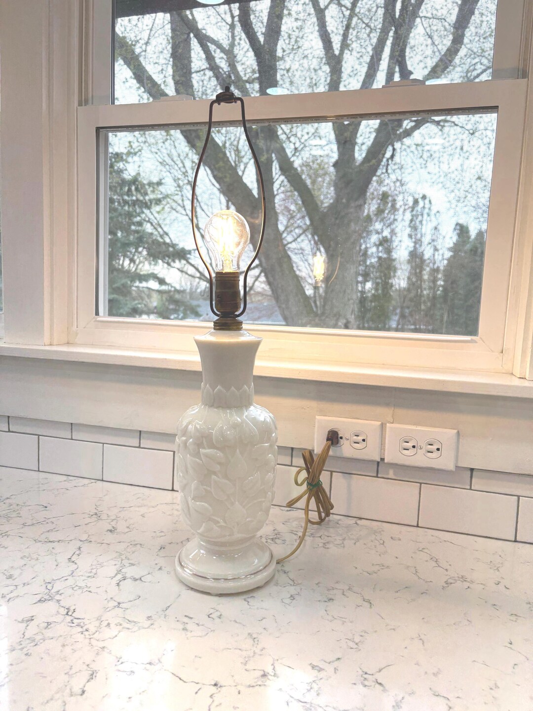 Vintage 1940s Aladdin Alacite Glass Table Lamp: Heart Vine Urn Shape - Etsy