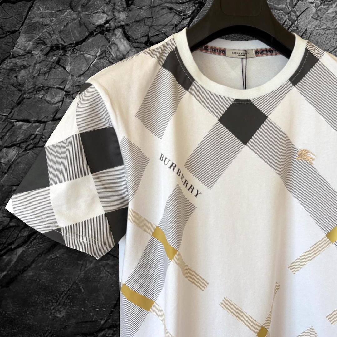 Duty Paid: Burberry Horse Logo Embroidery on Chest White T-shirt Size L ...