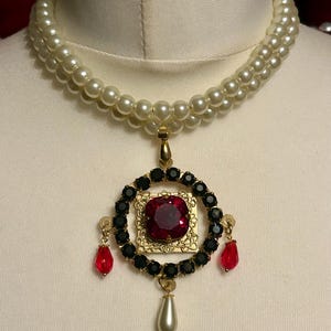 Elizabeth 1st Replica Necklace - the Rainbow Portrait - Queen Elizabeth ...