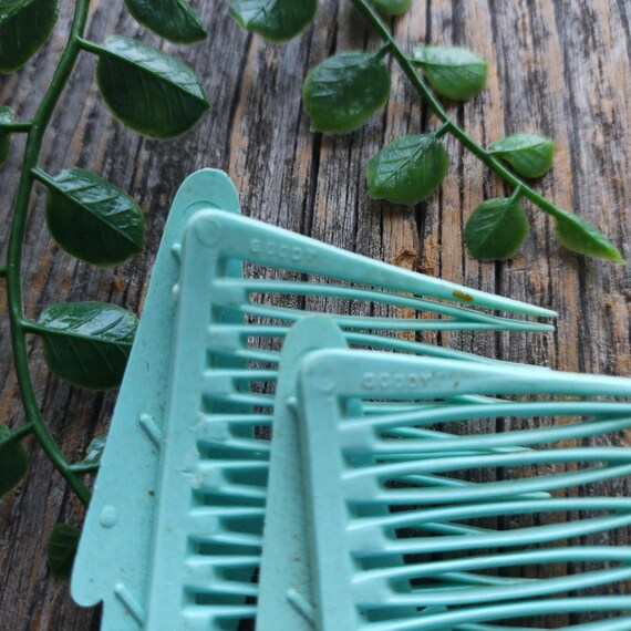Seafoam Green Side Comb Pair: Retro Zig-Zag Hair Acce… - Gem