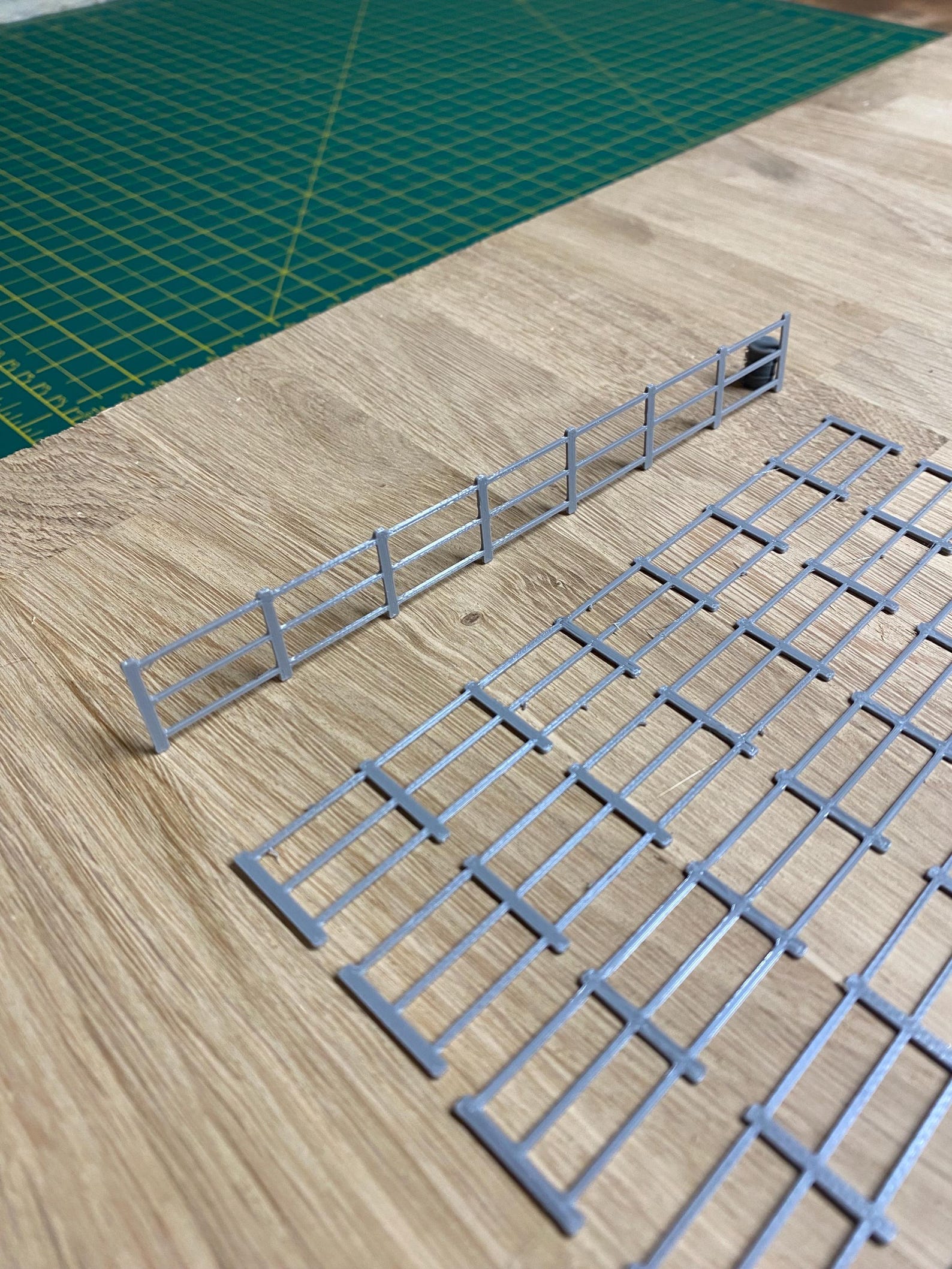 80x OO Gauge Model Railway Scenery Railings Fencing 1:76 Hornby Scale ...