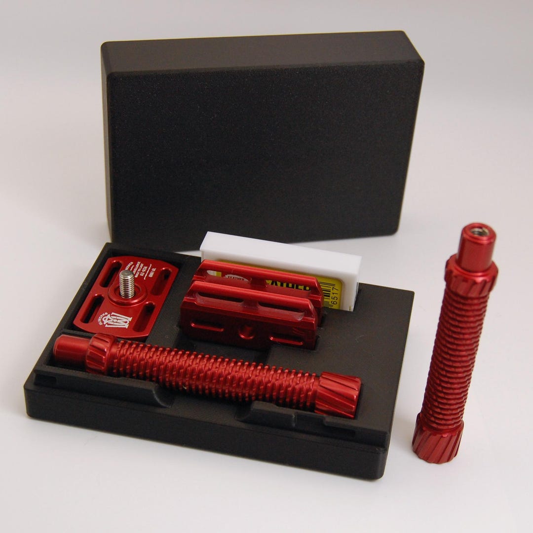 Oliworks M3teorite Razor Travel Case: Personalized Blade Storage - Fits ...