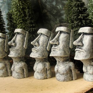 Miniature Moai Statue of Easter Island - Rapa Nui Monolith ...
