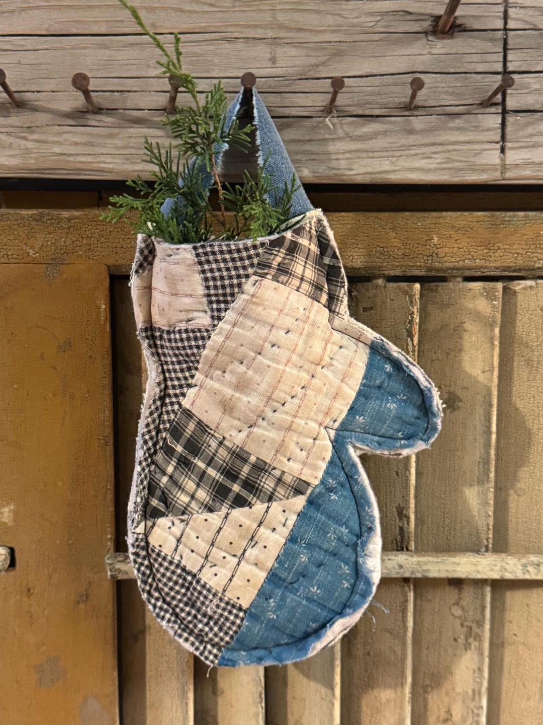 Mitten, Vintage Quilt, Handmade, Winter Decor - Etsy