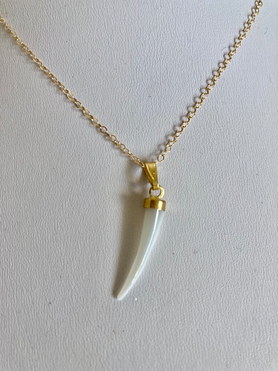 Mother of pearl horn - Gem