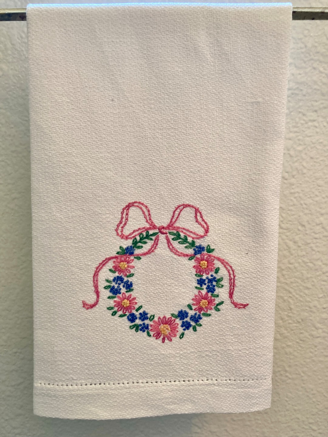 Vintage White Cotton Huck Towel With Embroidered Wreath - Etsy