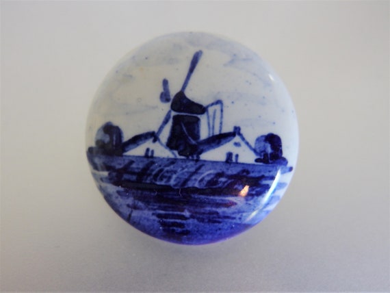 Vintage 1950's Blue & White Porcelain Delft Brooch - Gem