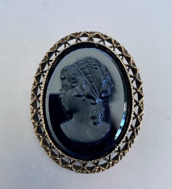 Vintage 90s black cameo - Gem