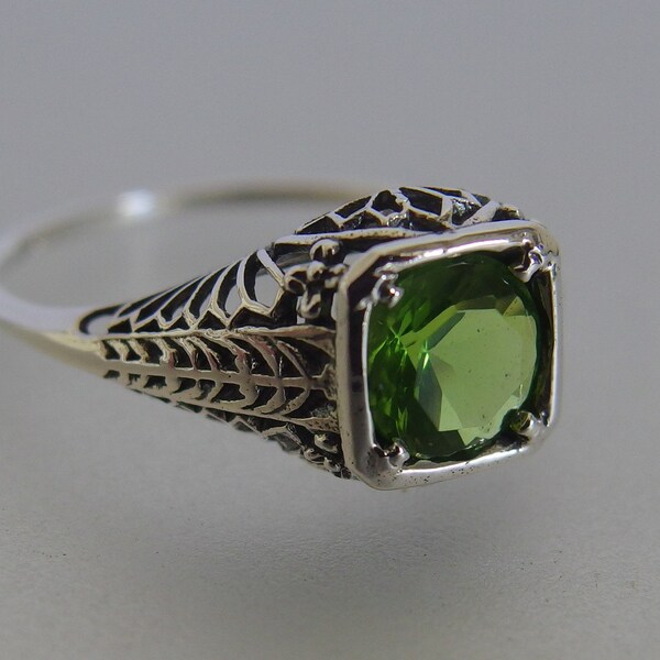 Vintage Peridot Ring - Etsy