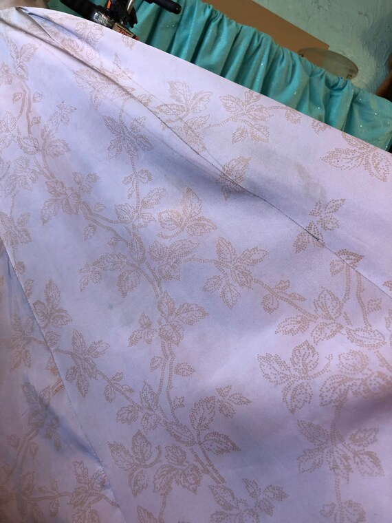 1940s W:24 mauve flocked dot leaf branch print taffet… - Gem