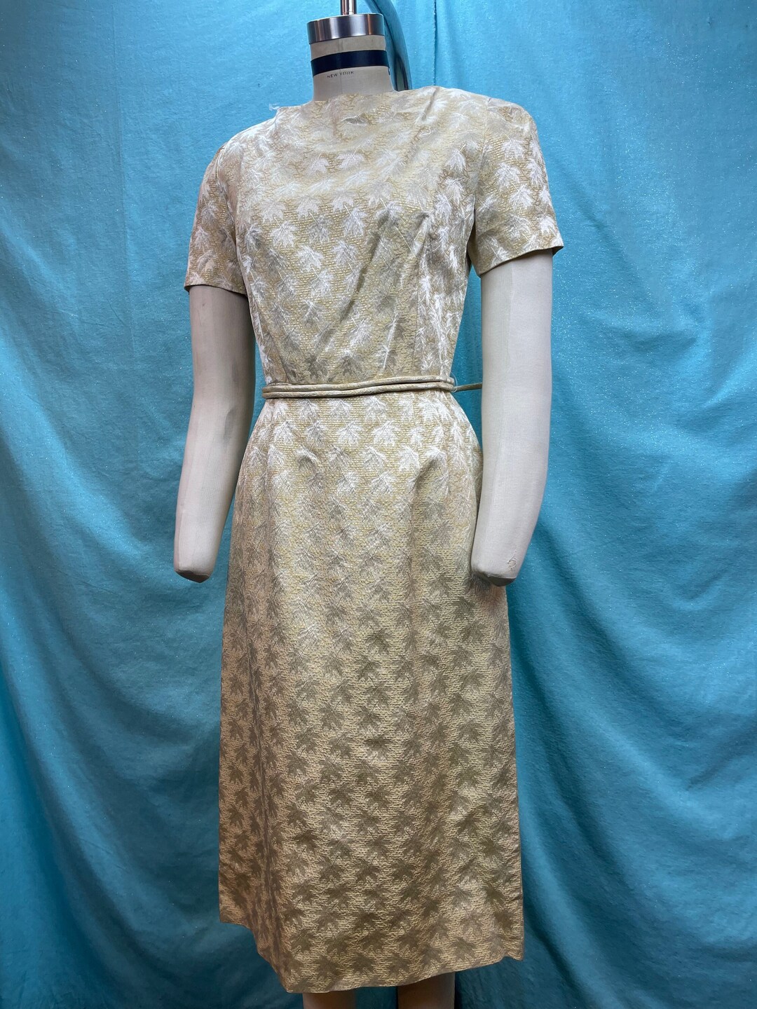 1950s/1960s W:26” Vintage 50s 60s Pencil Cocktail Dress Gold Lurex ...