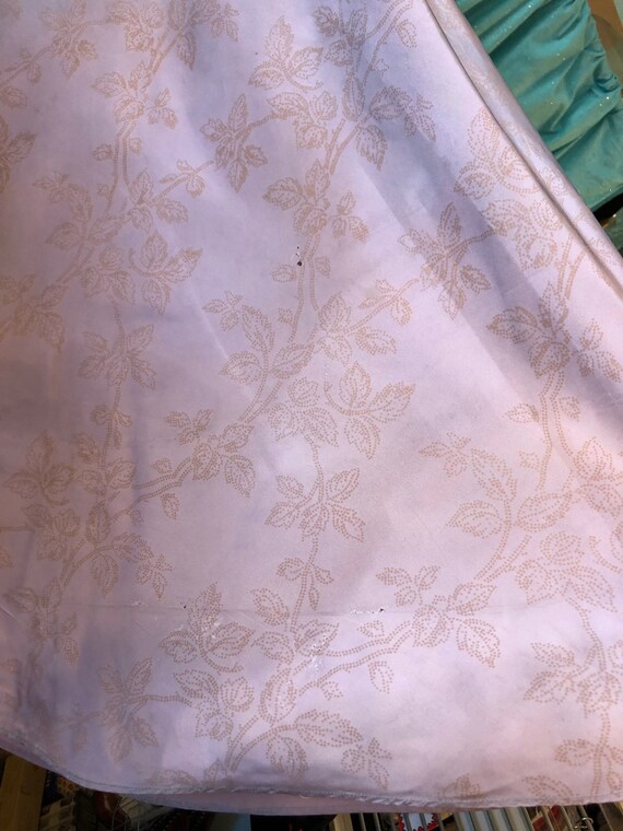 1940s W:24 mauve flocked dot leaf branch print taffet… - Gem