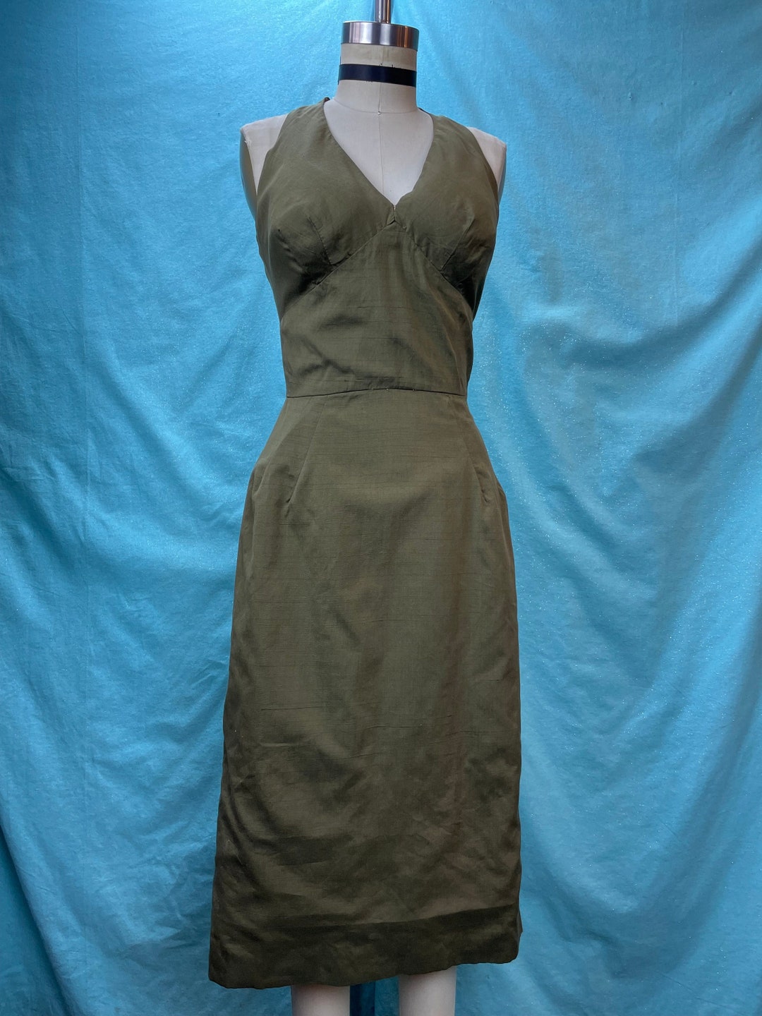 1950s/1960s W:24” Vintage 50s 60s Bombshell Army Olive Green Sharkskin ...
