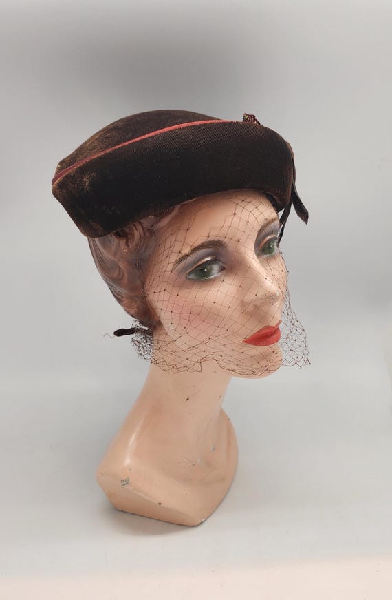 1950s Brown Velvet Capulet Style Hat w/ Brown Feather… - Gem