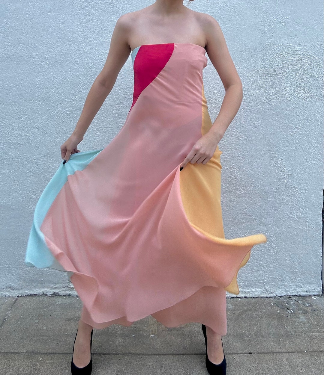 1970s B 29.5 RICHARD ASSATLY LTD Strapless Maxi in Grey, Red, Light ...
