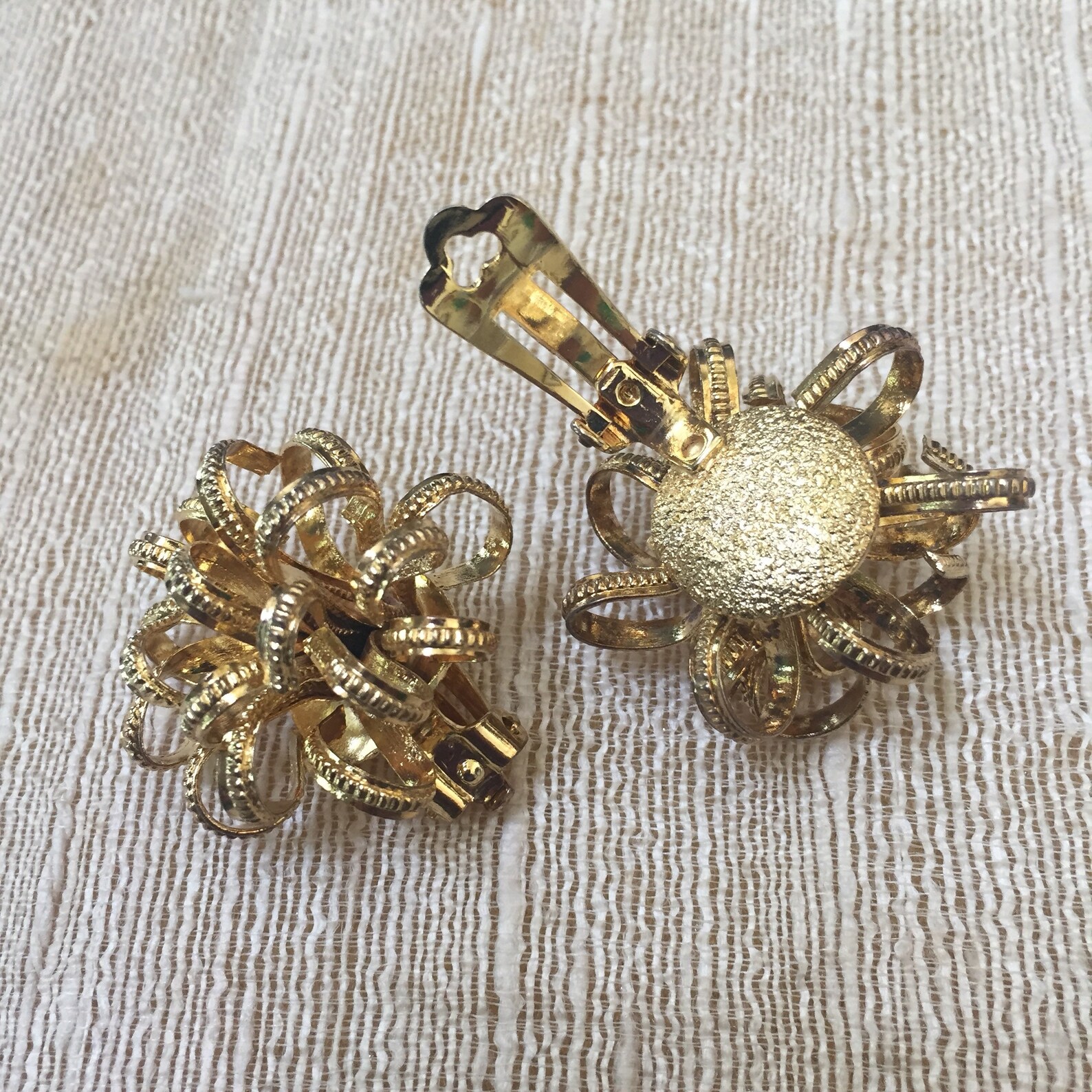 Gold Tone Textured Ribbon Twisted Wire Brooch With Matching - Etsy