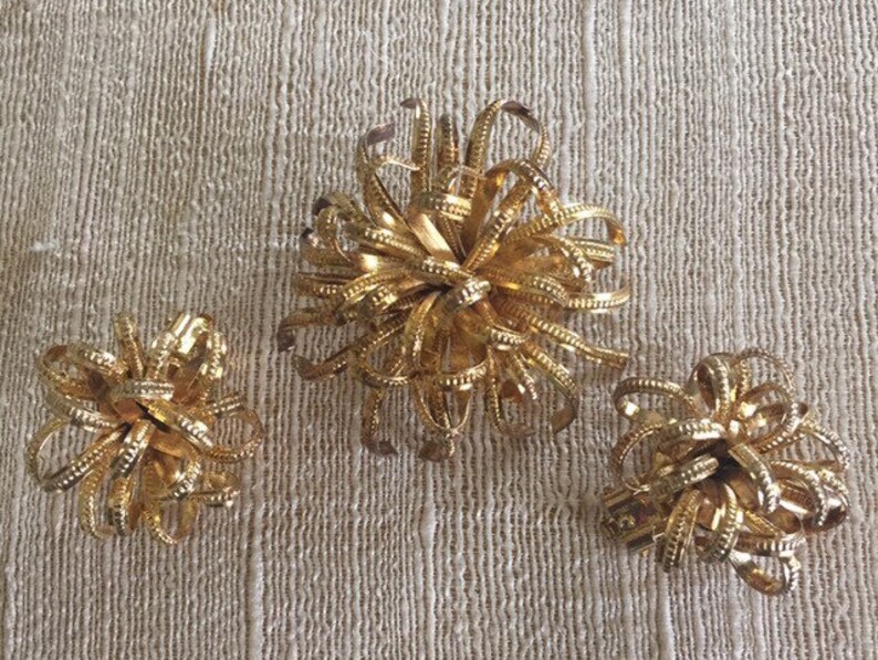 Gold Tone Textured Ribbon Twisted Wire Brooch With Matching - Etsy