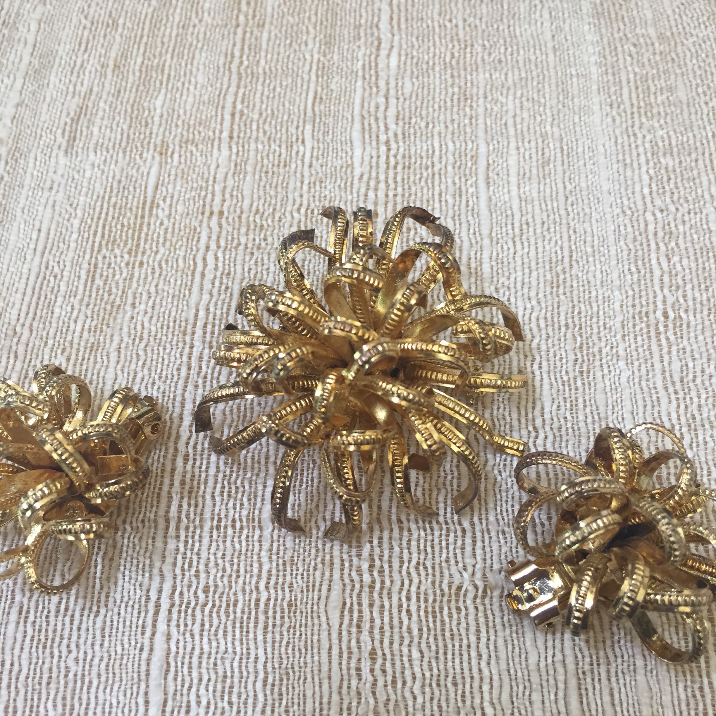 Gold Tone Textured Ribbon Twisted Wire Brooch With Matching - Etsy