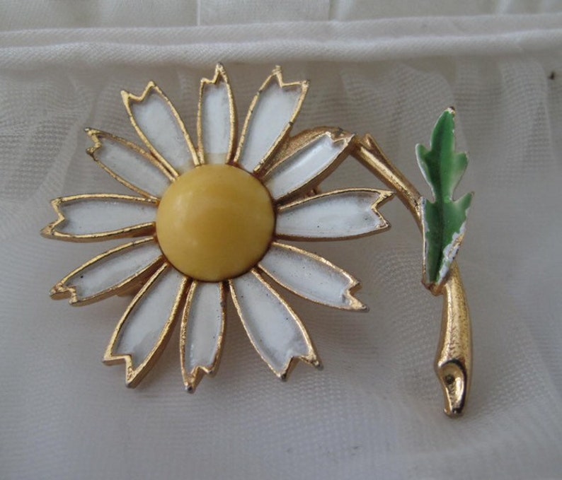Weiss Daisy Enamel Brooch, Mid Century Estate Jewelry, Flower Brooch ...