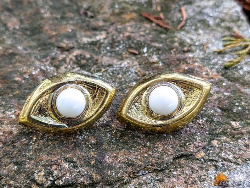 Brass & Stone Mongolian Shaman Eyes Set Pin | Vintage Shaman Ritual ...