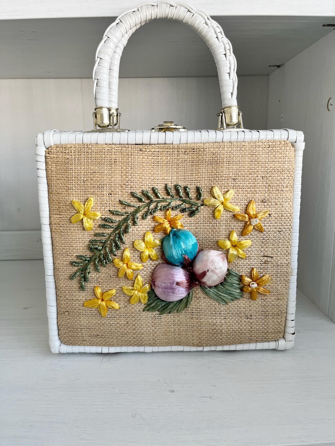 Vintage 1960s Wicker Box Purse With Raffia Floral Embroidery – White ...