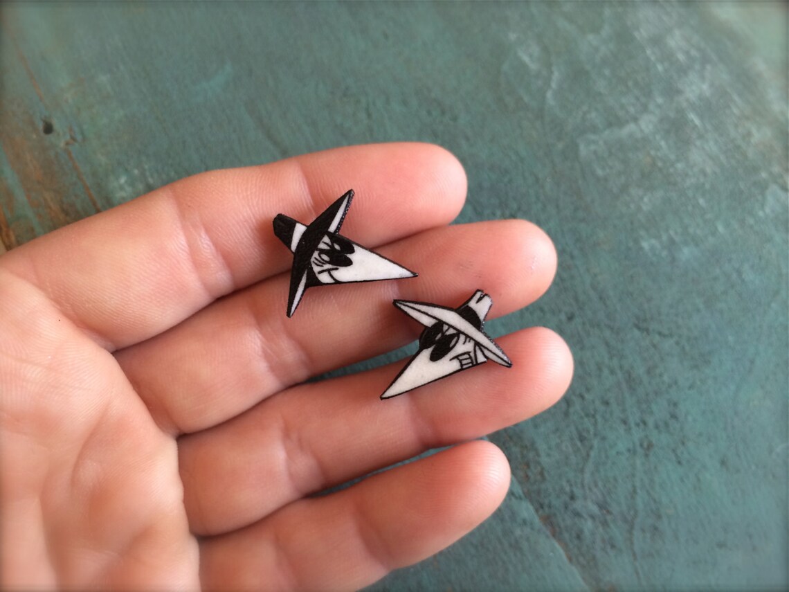 Spy Vs Spy Lapel Pins Button Comic Book Cartoon Illustration Black and ...