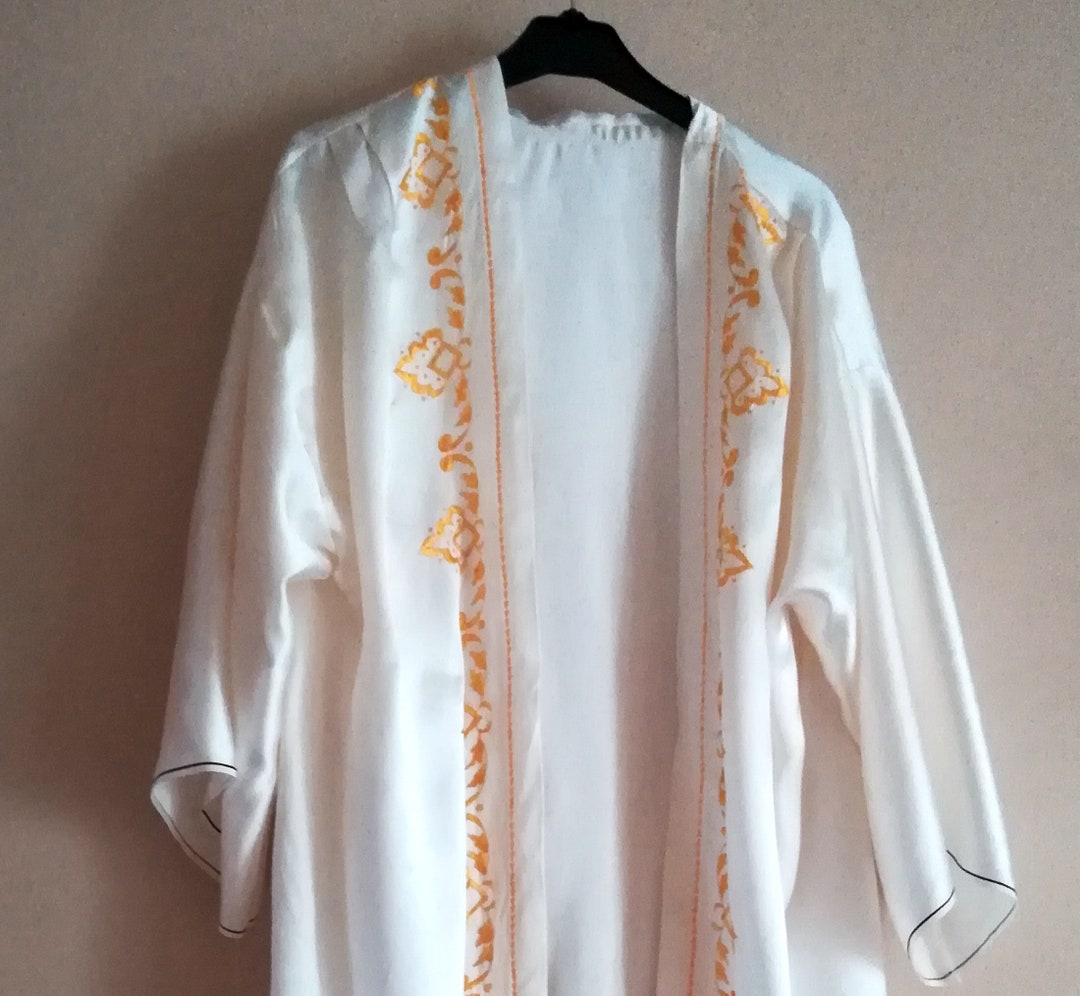 Vintage Fabric Silk Embroidered White Satin Kimono Robe for Women Size ...