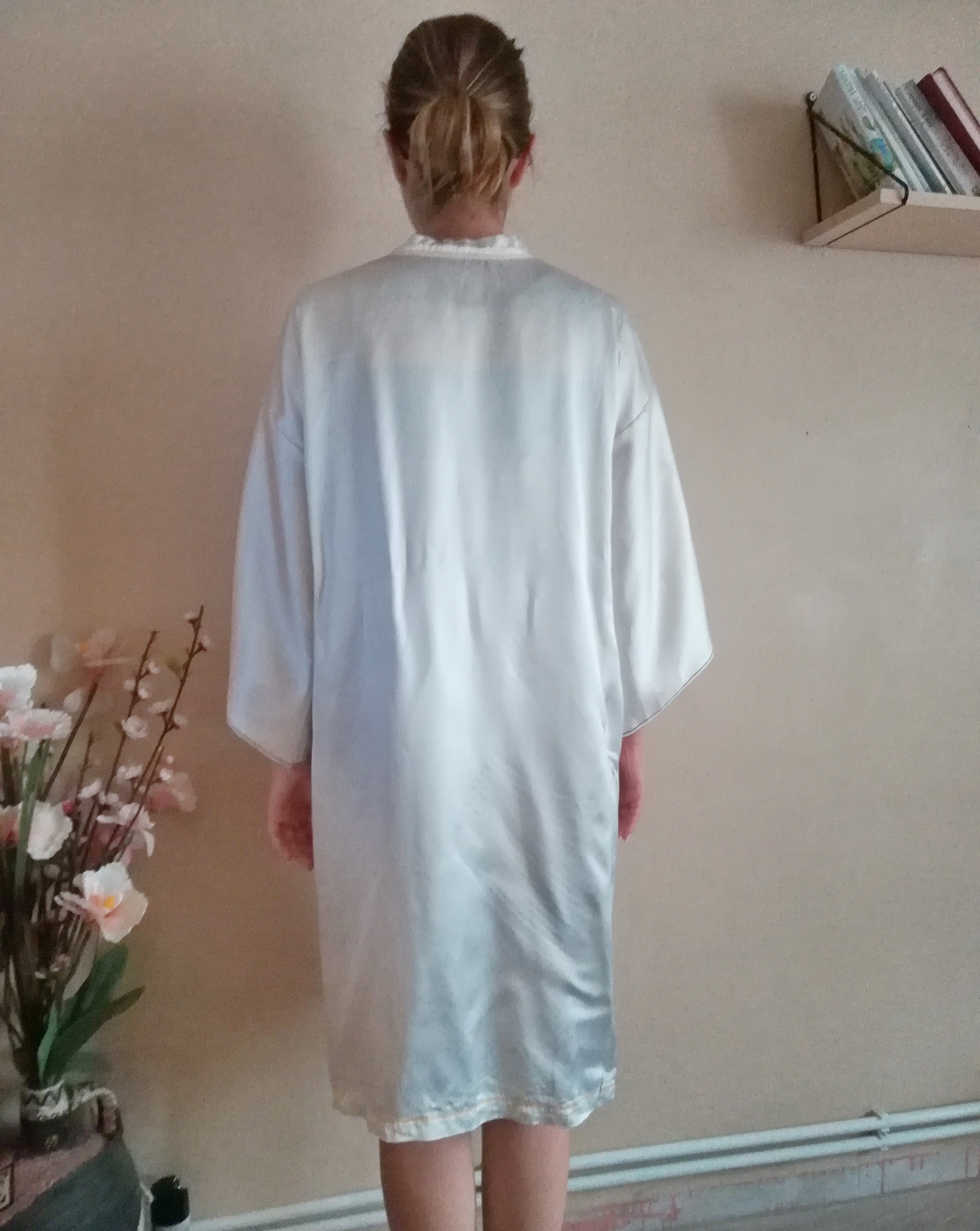 Vintage Fabric Silk Embroidered White Satin Kimono Robe for Women Size ...